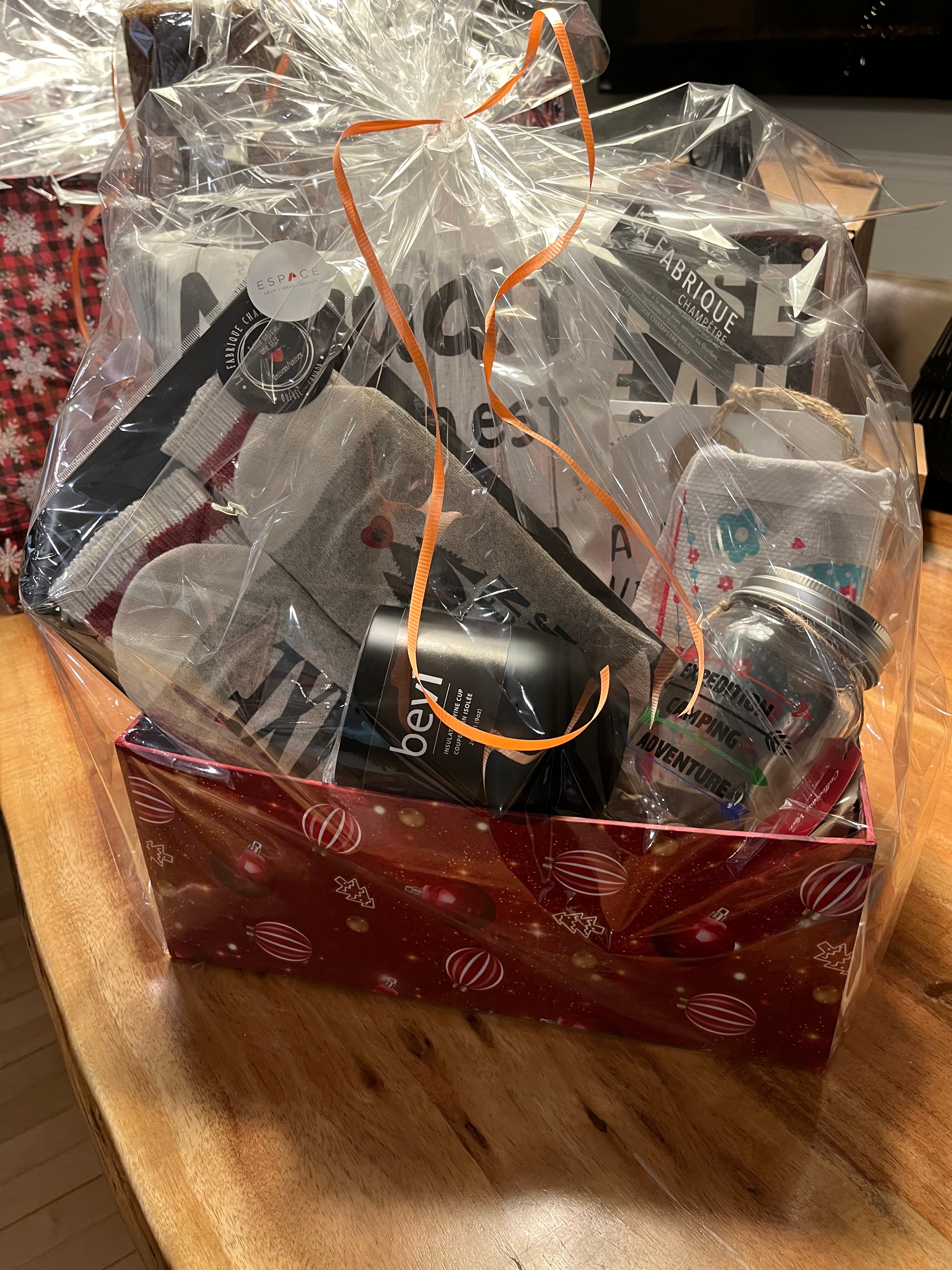 Panier cadeau amateur de camping – Espace Déco+ Idées Cadeaux